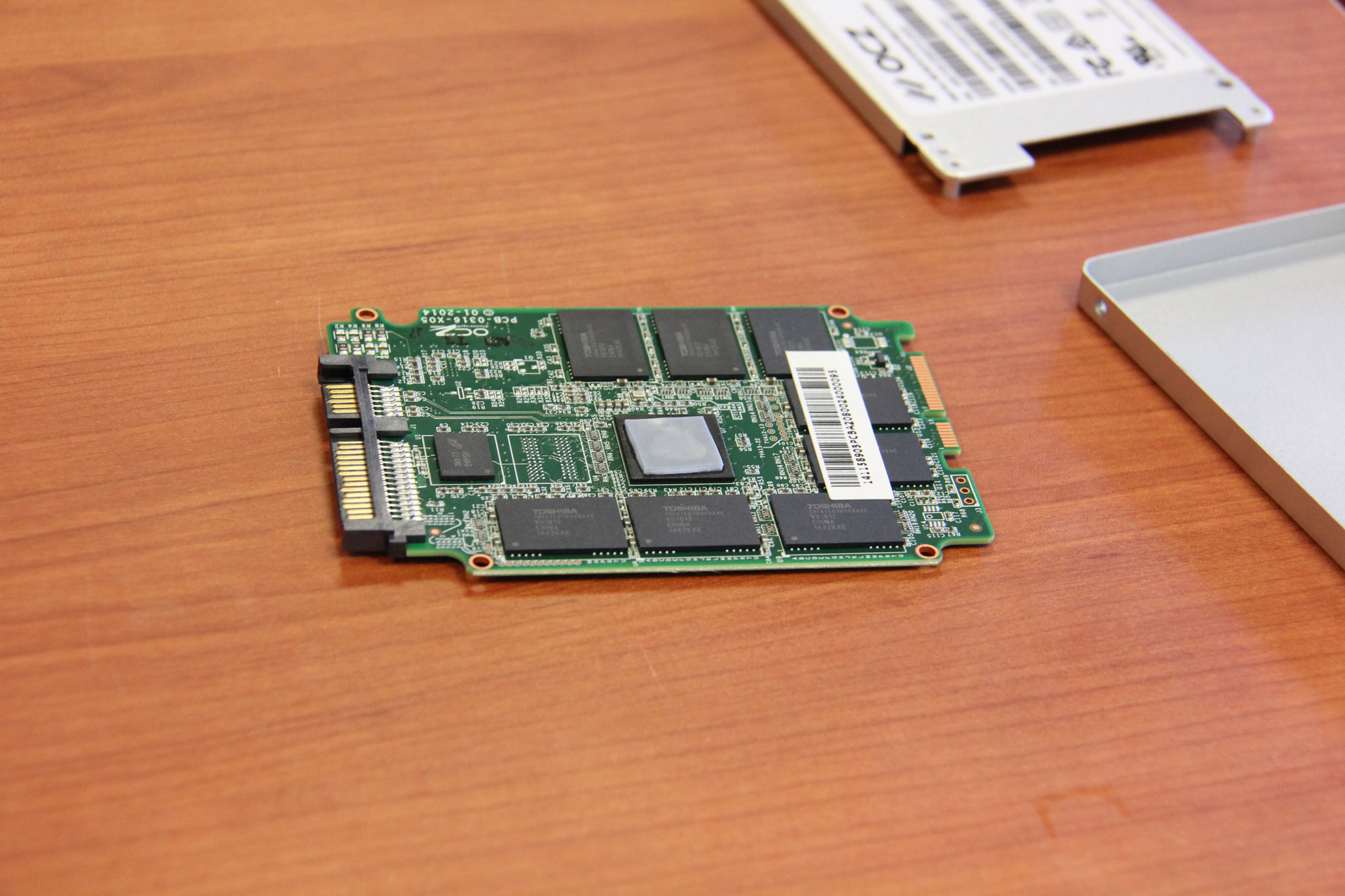 ¿Cómo es un SSD por dentro? - GEEKNETIC